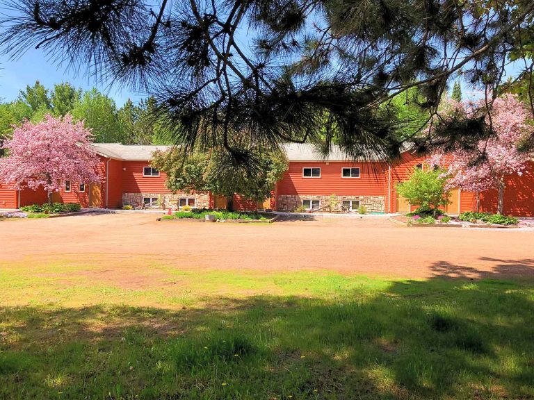 Reservations - RED PINES RESORT & SUITES